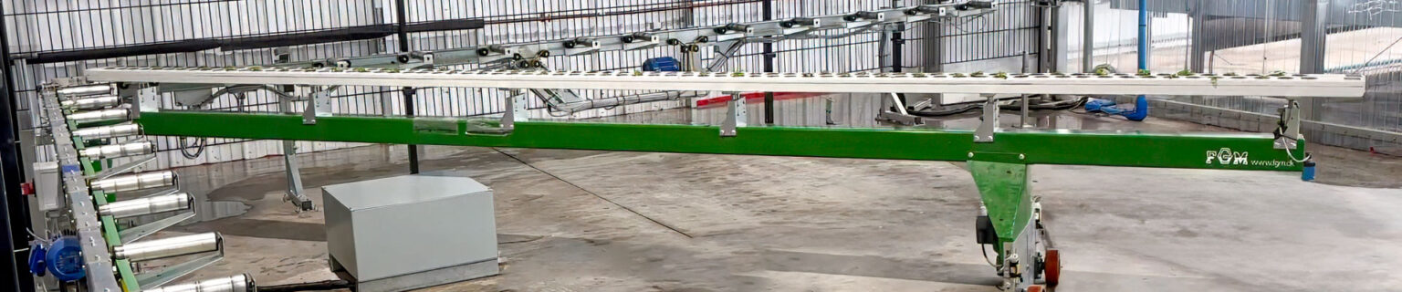 Turning station for gutter systems